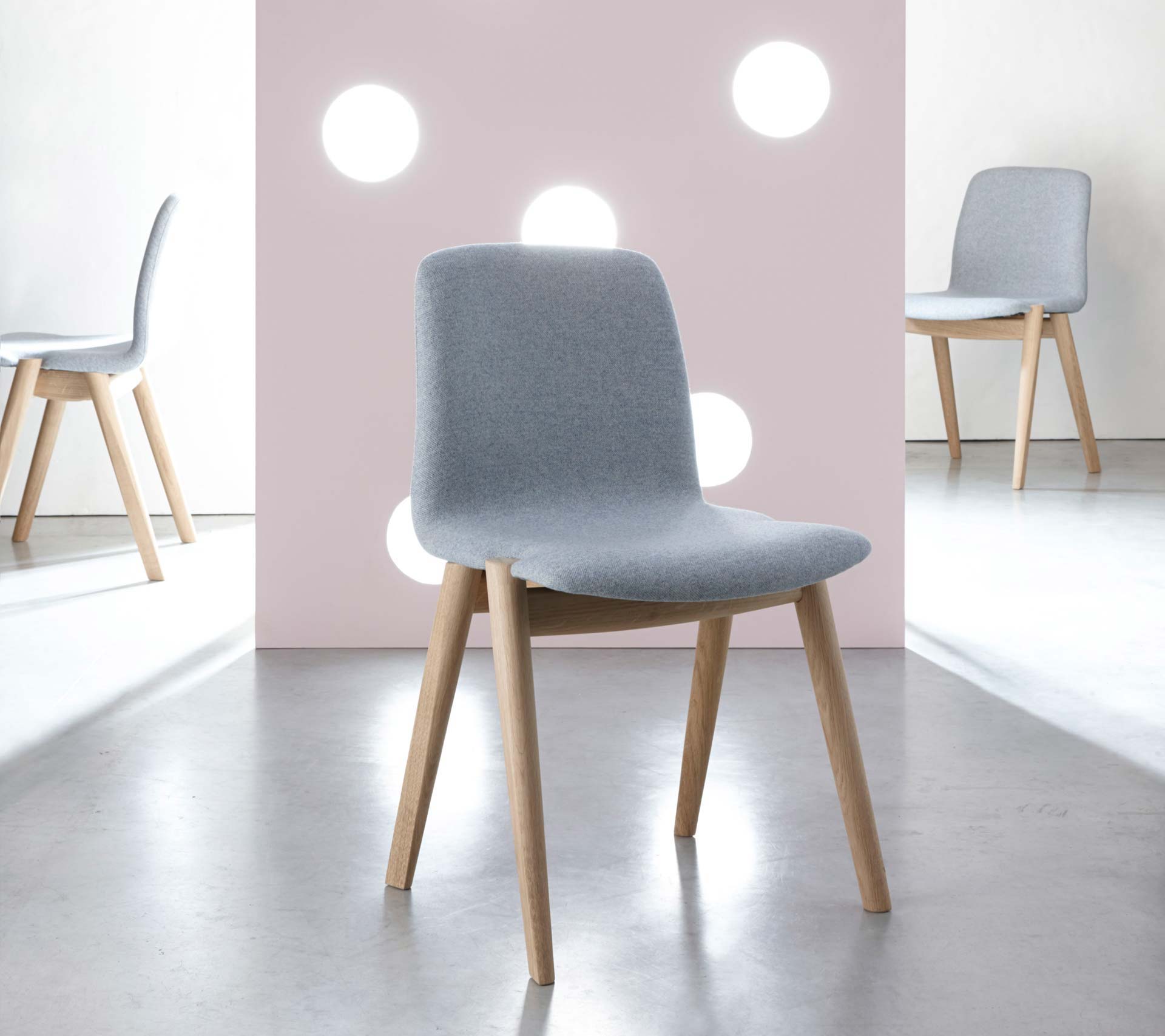 Marc Th. van der Voorn | HOLE chair